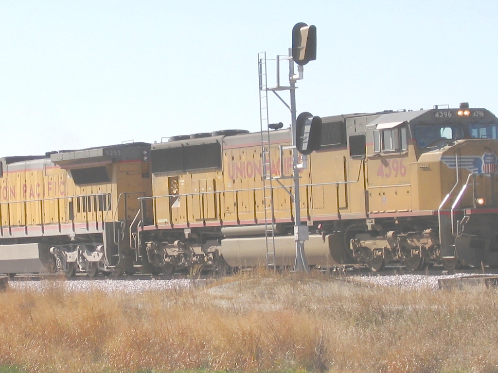 SD70M passing Signal